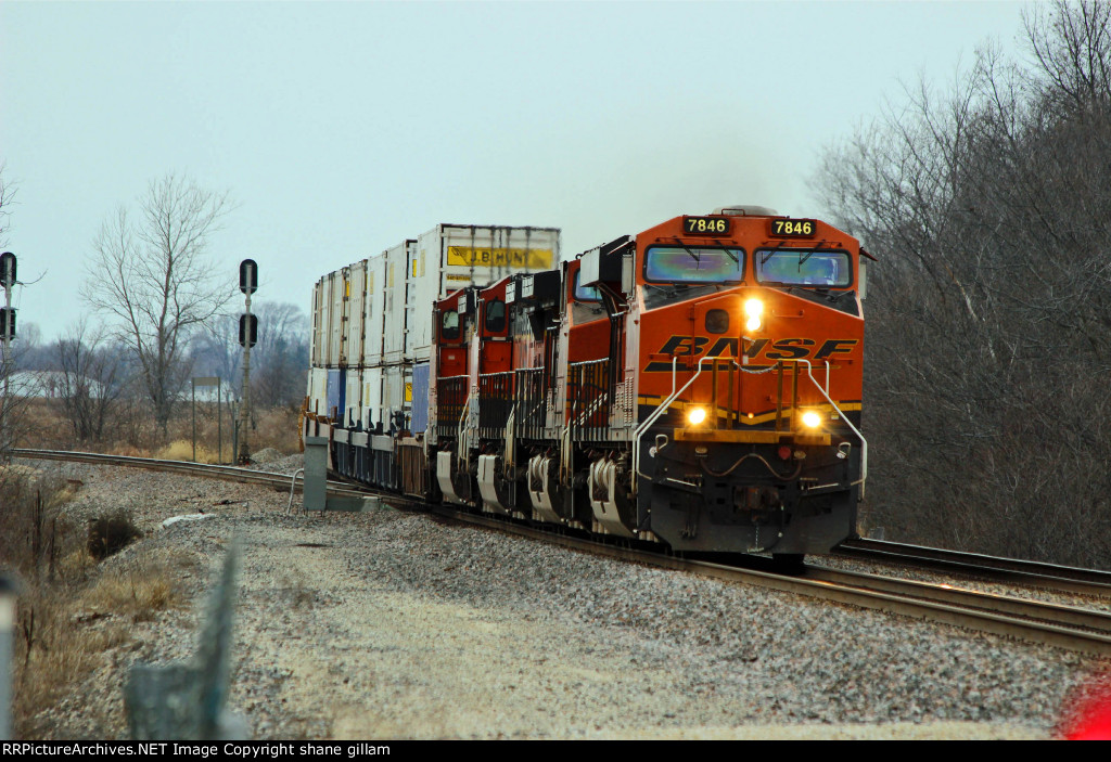 BNSF 7846 Leads a EB stack train.